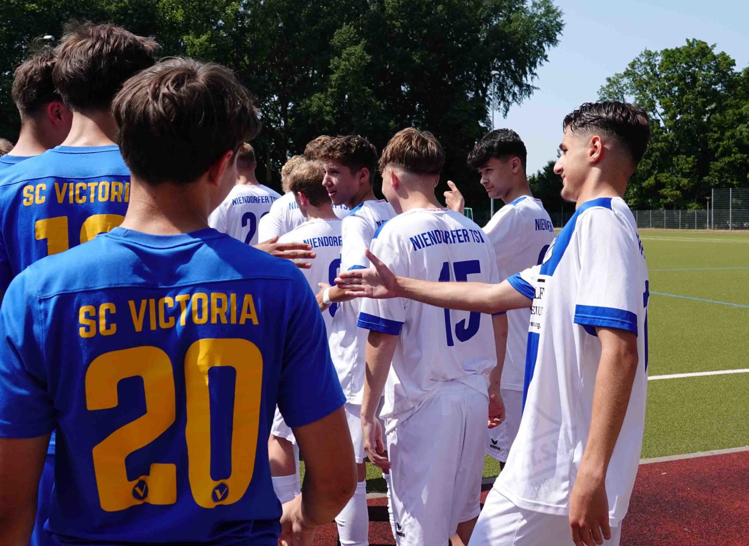 Final-Motto der U16: Alle in weiß